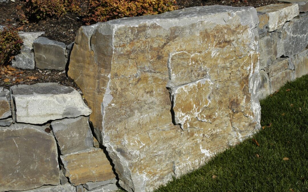Chief Cliff boulders 4070 | Select Stone