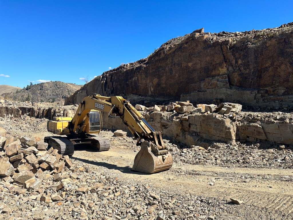 Chief Cliff quarry 8334 | Select Stone